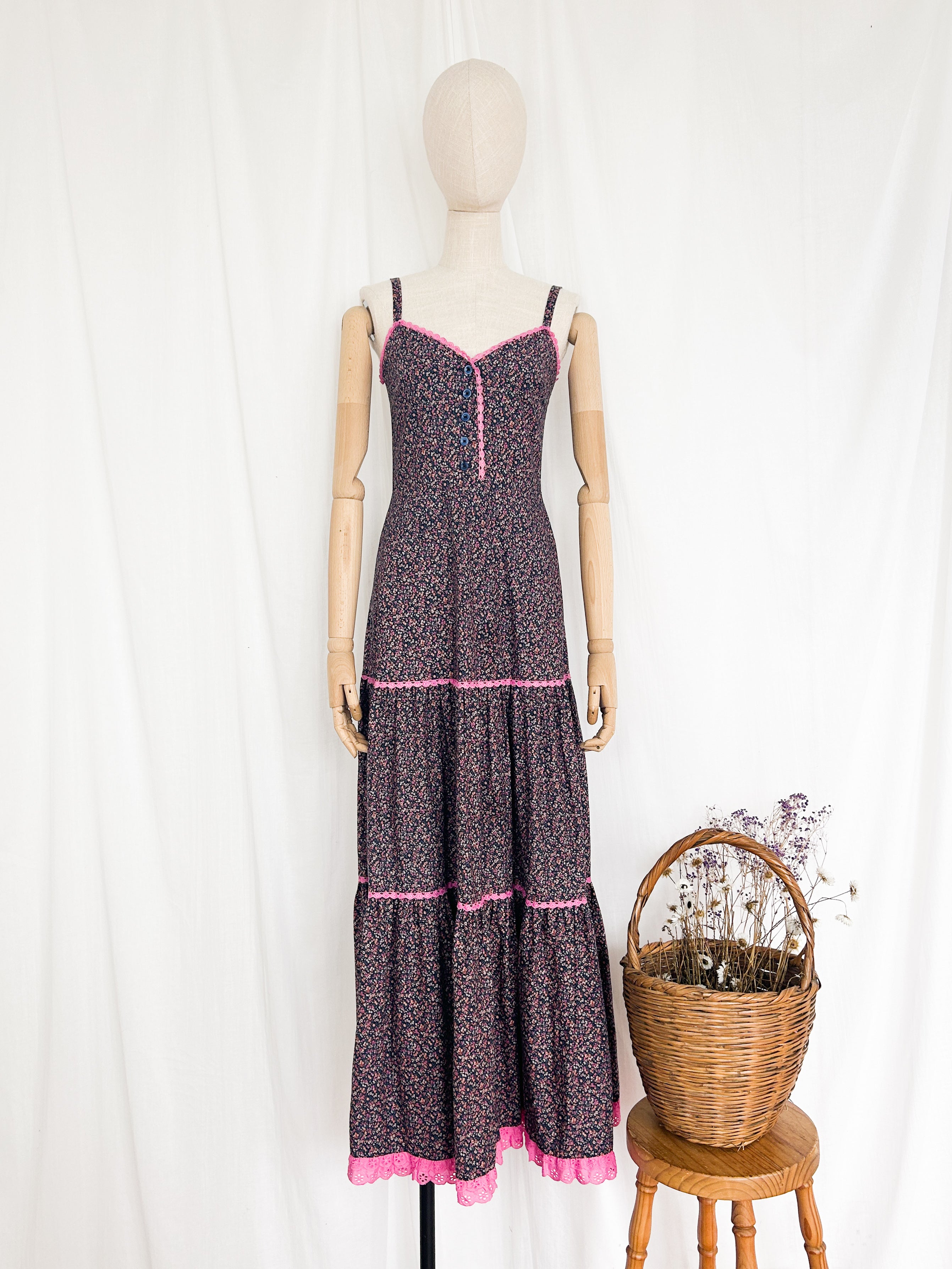 Ava ~ Pretty Floral Tiered 70s Vera Mont Sundress – The Pansy Garden