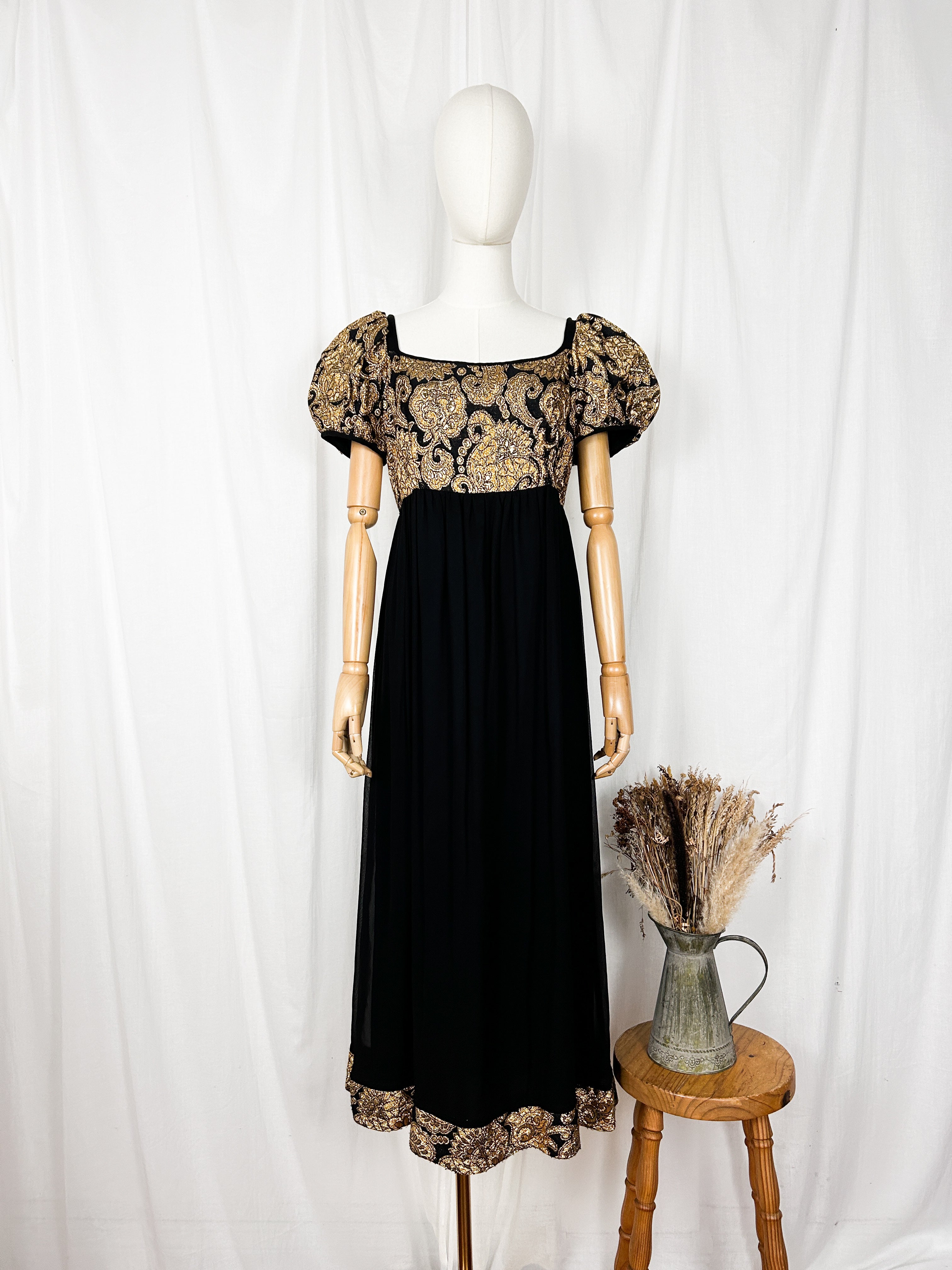 The Rococo – The Pansy Garden