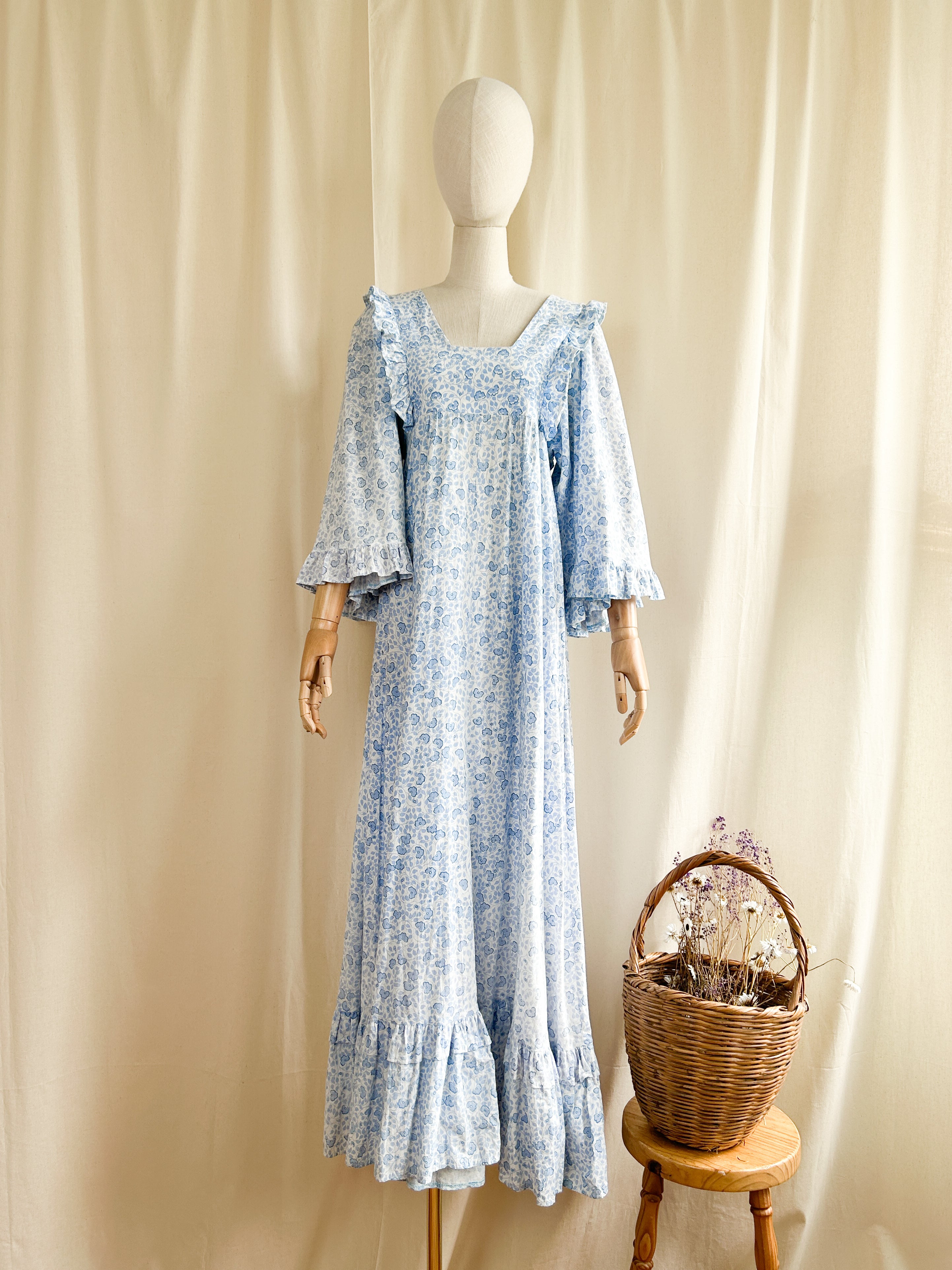 The Blue Dove – The Pansy Garden